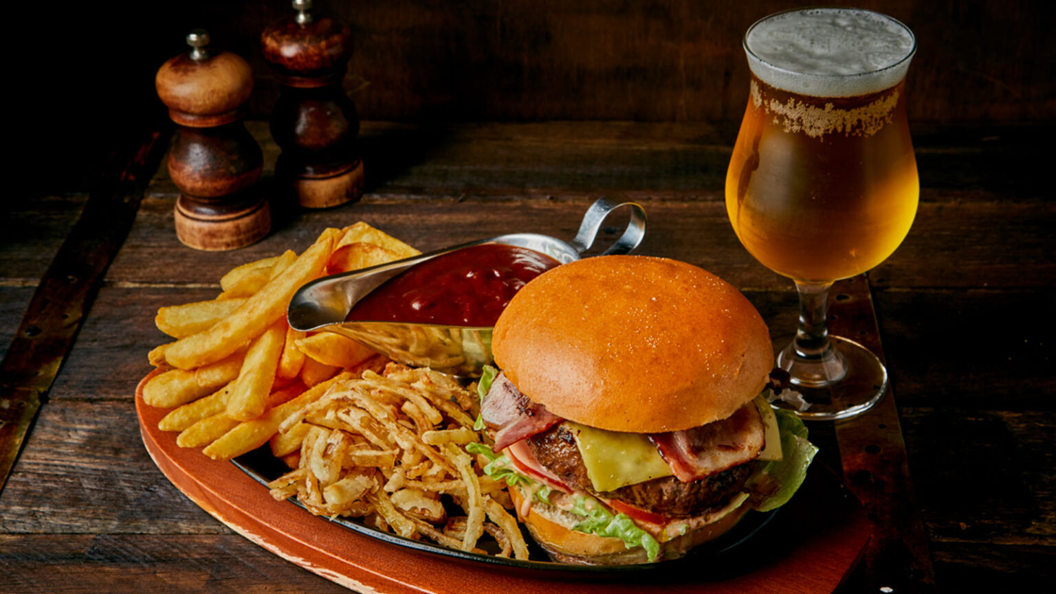 Premium Steakhouse in Diamond Creek | Squires Loft